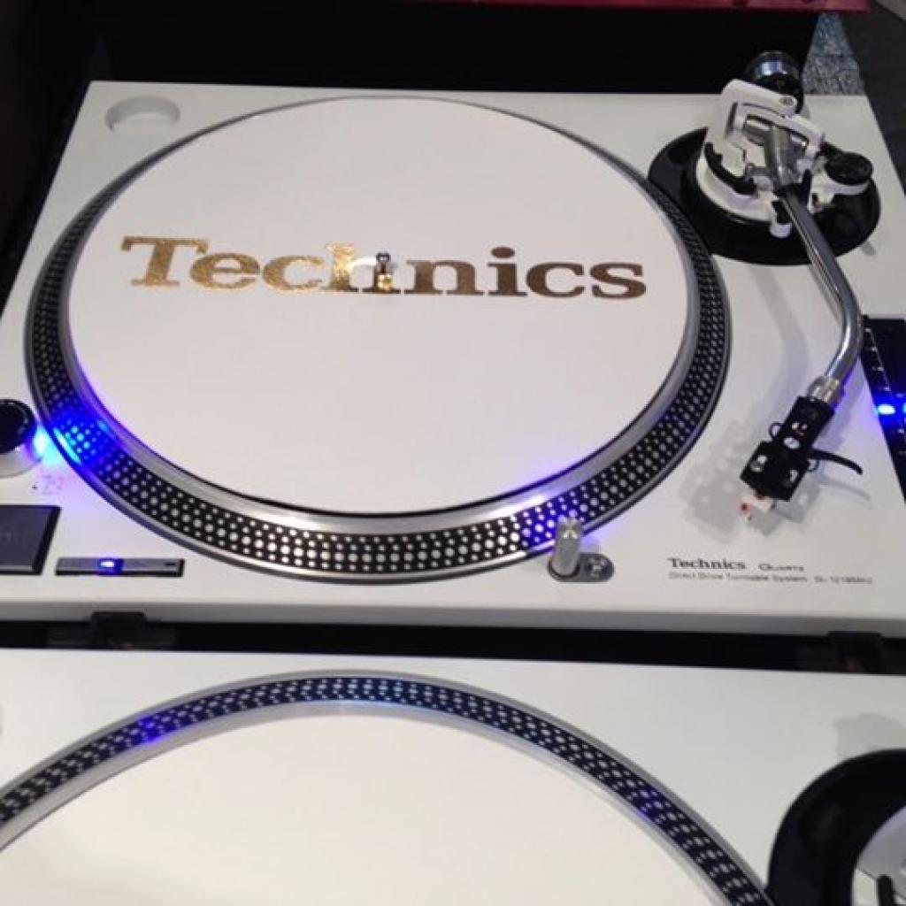 Technics 1210 All White on the Night with 12 months warranty