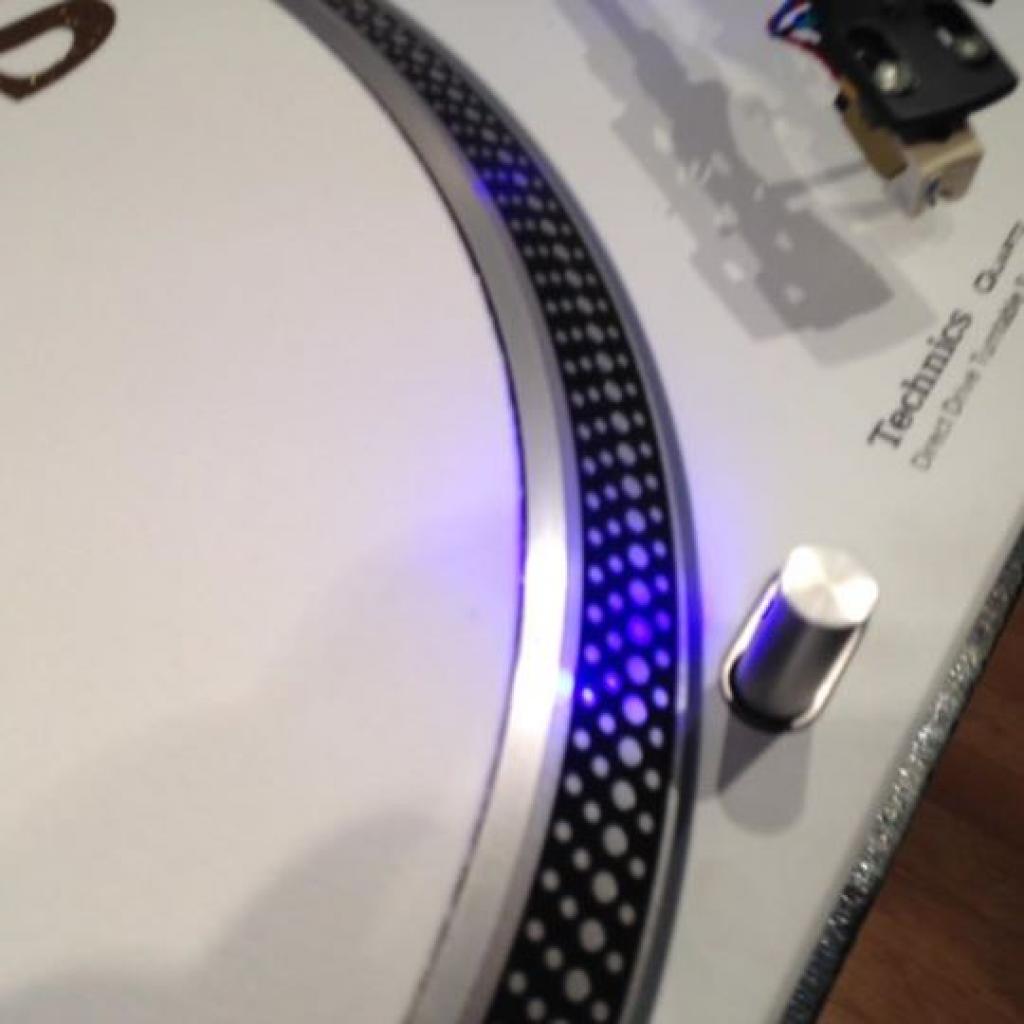 Technics 1210 All White on the Night with 12 months warranty