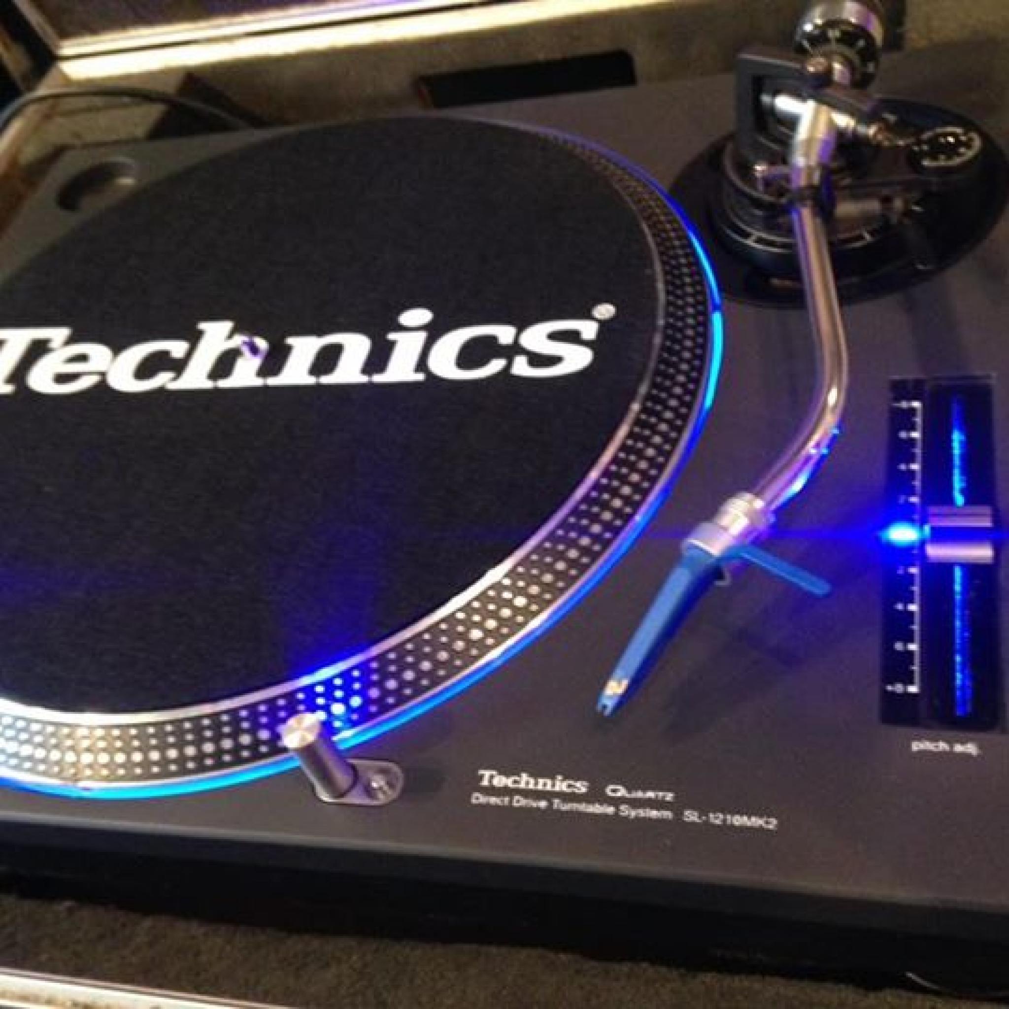 Technics 1210 mk2 with blue conversion and Halo and ortfon
