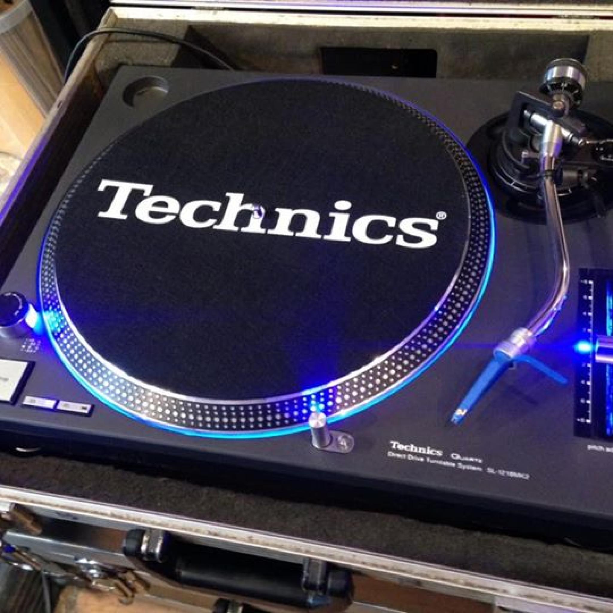 Technics 1210 mk2 with blue conversion and Halo and ortfon