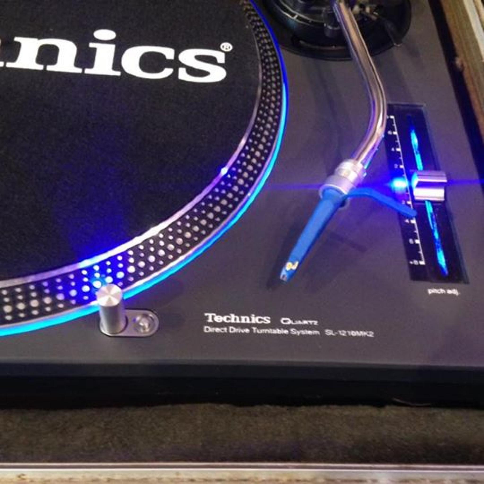 Technics 1210 mk2 with blue conversion and Halo and ortfon