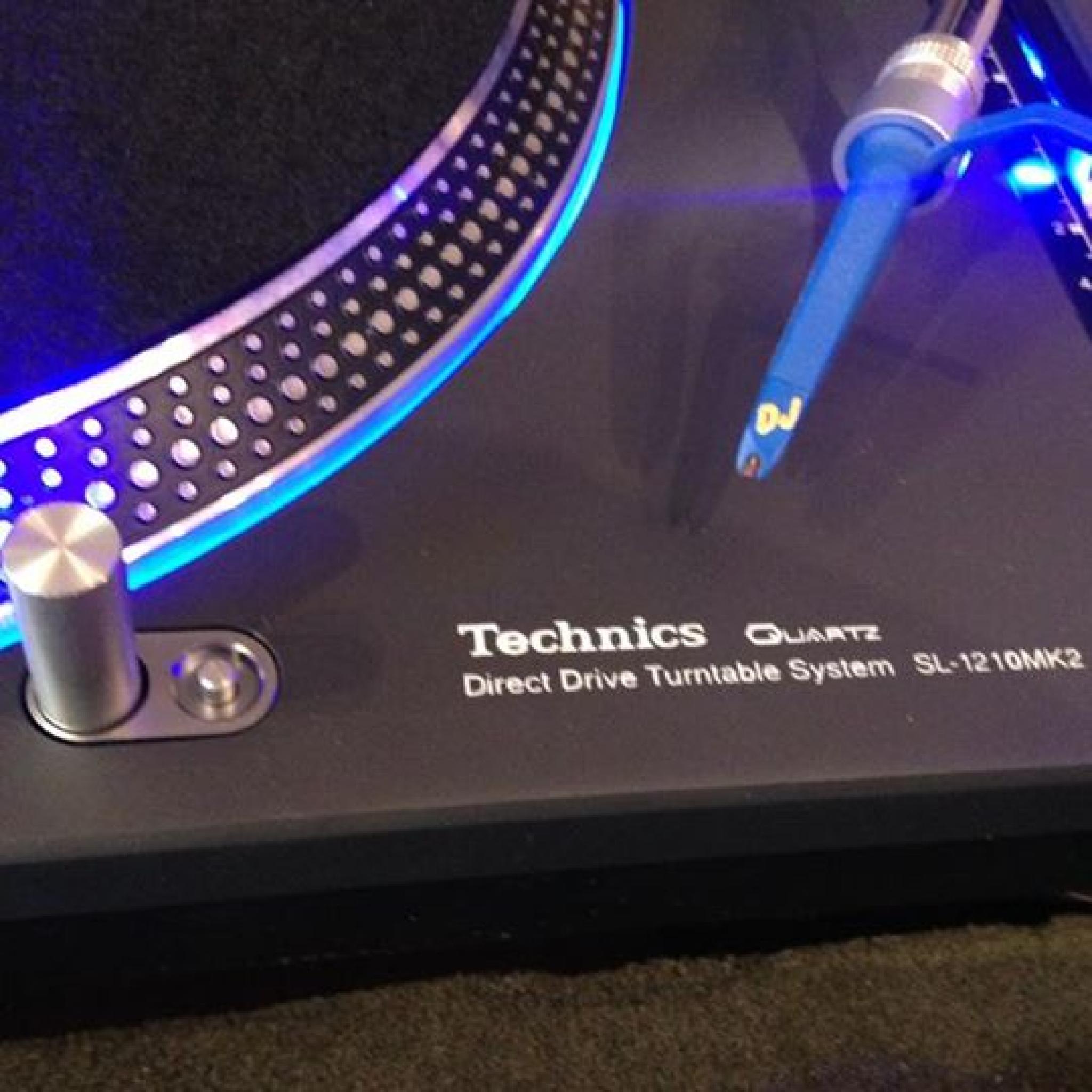 Technics 1210 mk2 with blue conversion and Halo and ortfon