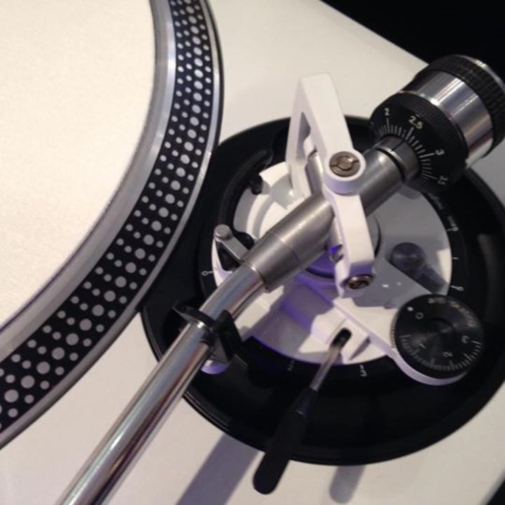 Technics 1210 All White on the Night with 12 months warranty