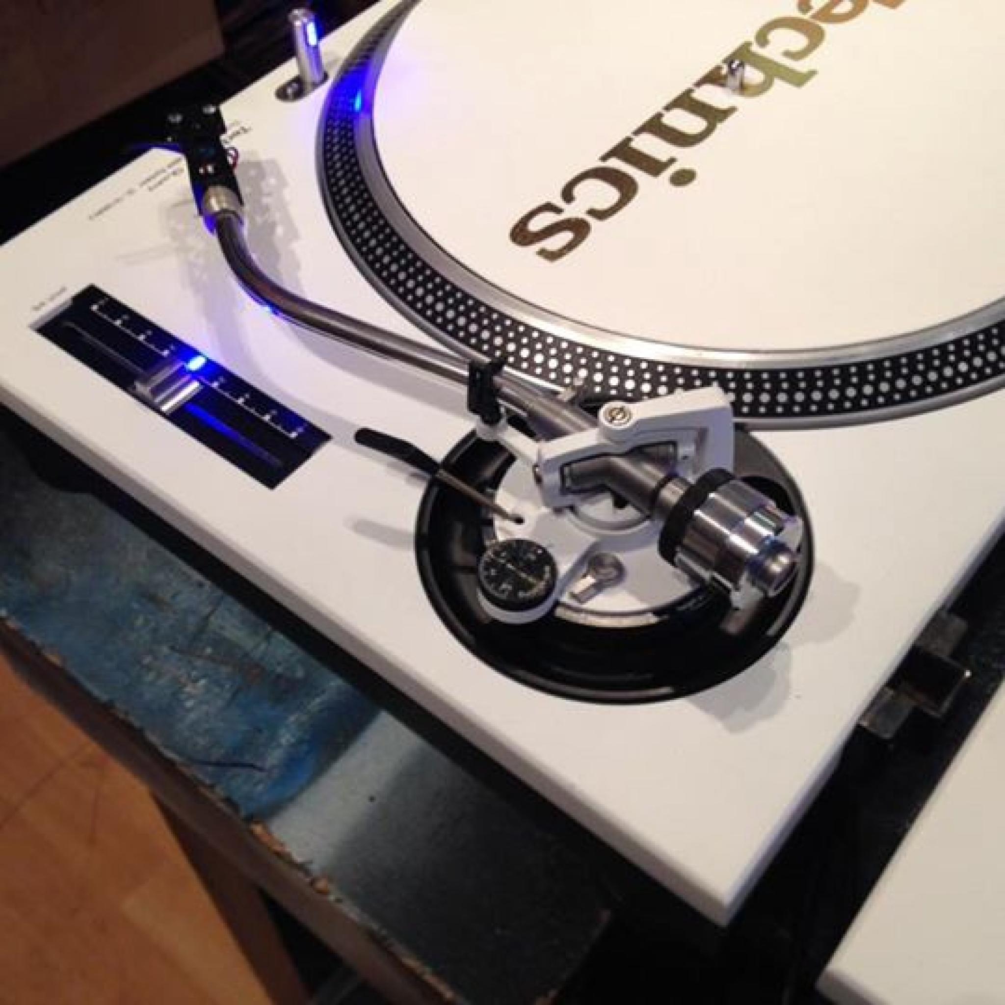 Technics 1210 All White on the Night with 12 months warranty