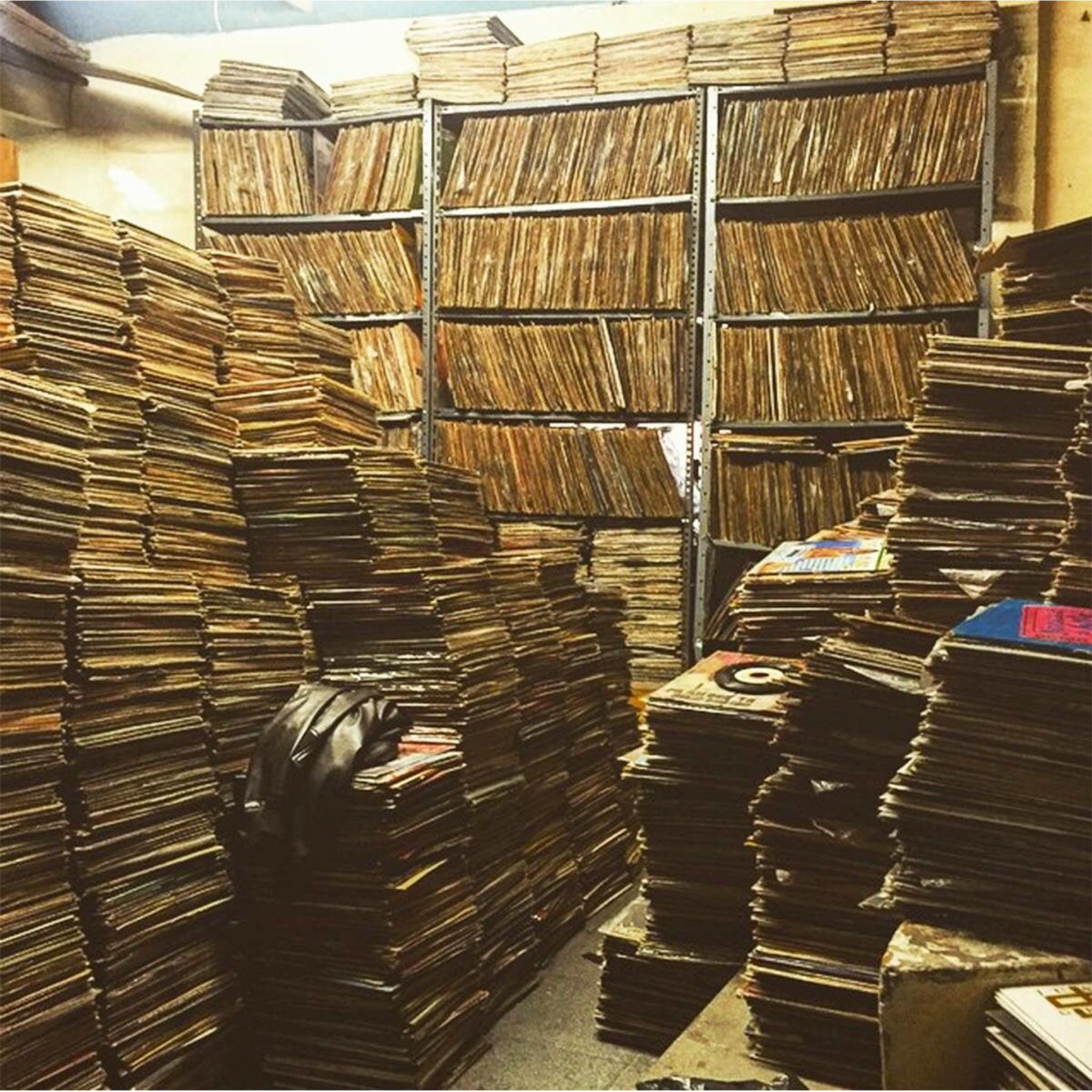 50 x House clearance records. Job lots of vinyl. Tonnes of vinyl found ...